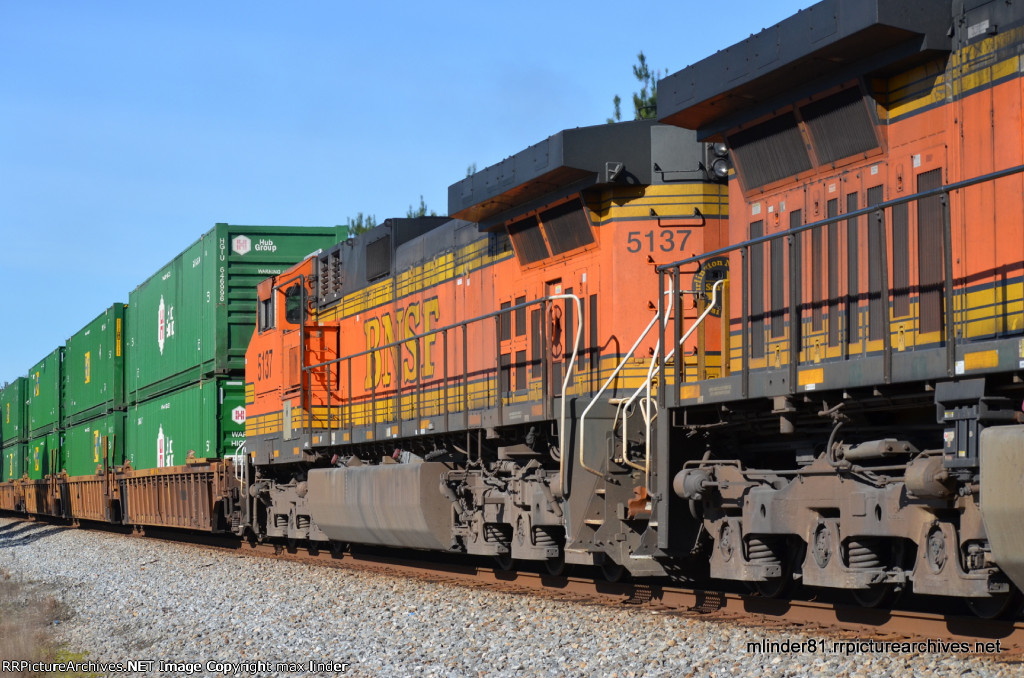 BNSF 5137